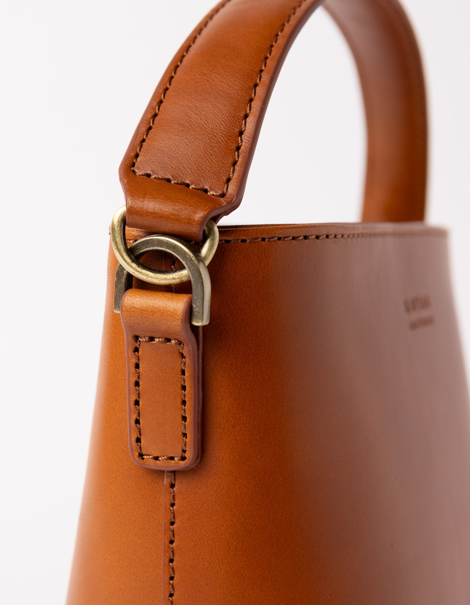 Bobbi Bucket Bag Midi - Cognac Classic Leather