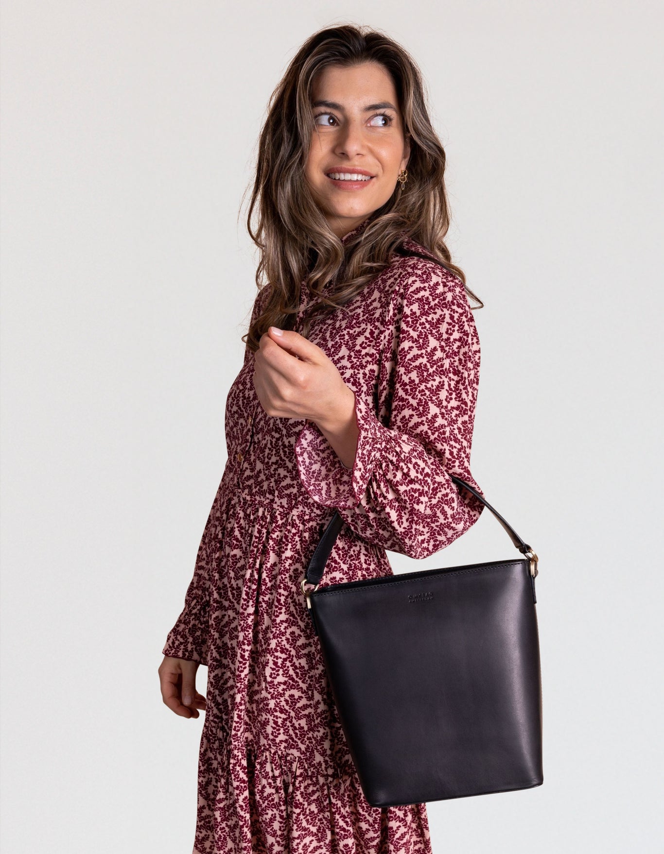 Bobbi Bucket Bag Maxi - Black Classic Leather