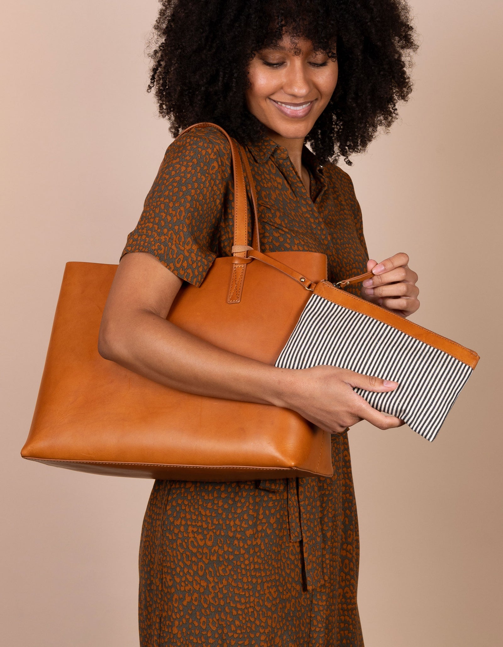 Sam Shopper - Cognac Classic Leather